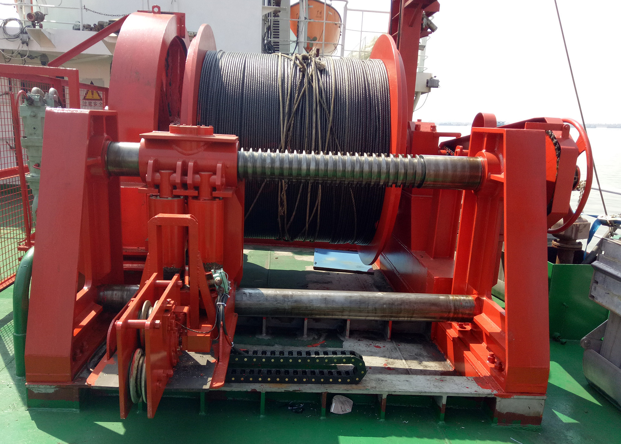 Steel Q355D Winch With Spooling Device